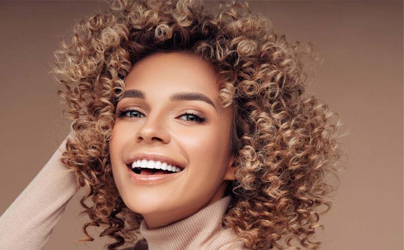 انواع فر مو و راه های مراقبت از هر نوع موی فر | روژا شاپ